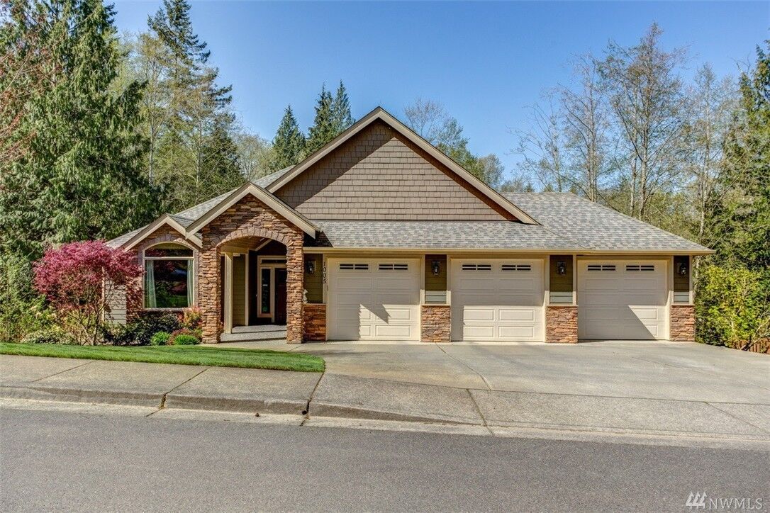 House for sale in Bellingham: 1005 Kenoyer Dr, Bellingham, WA 98229