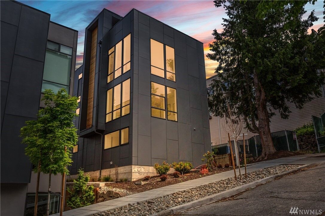 House for sale in Seattle: 3006 S Atlantic St, Seattle, WA 98144