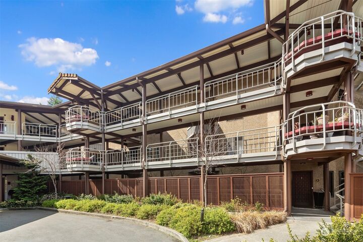 Home for sale in Seattle: 7019 47th Avenue SW 7, Seattle, WA 98136