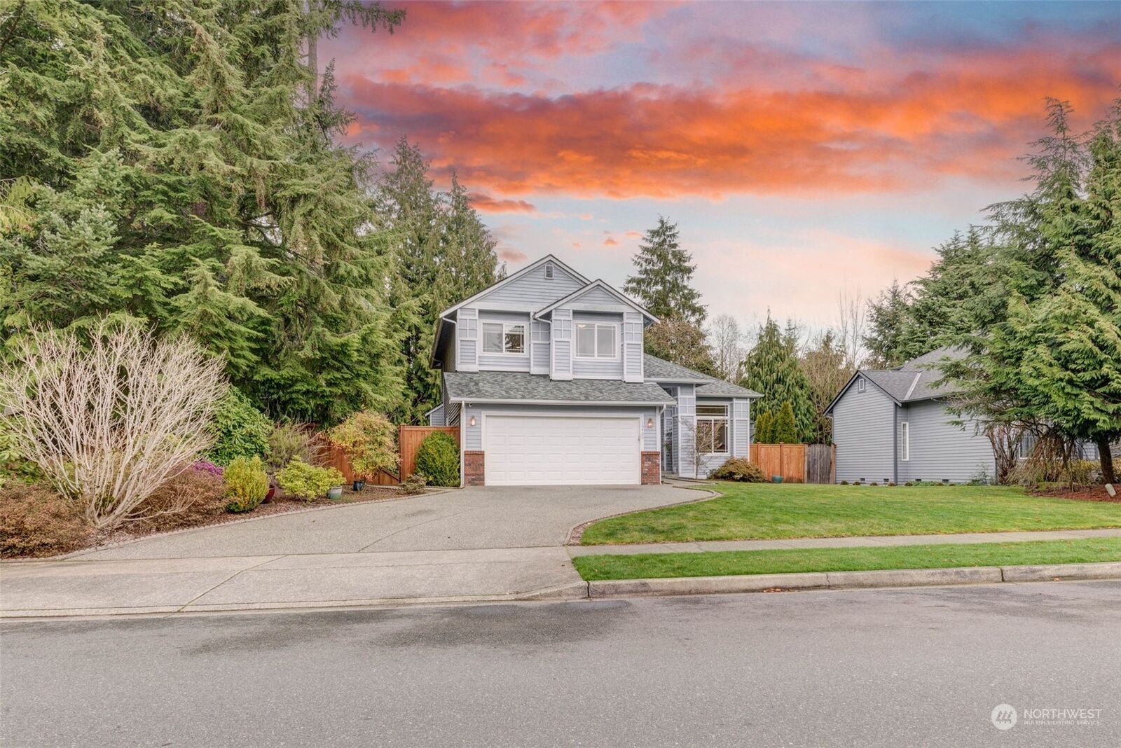 Home for sale in Everett: 10405 27th Drive SE, Everett, WA 98208