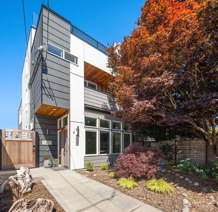 House for sale in Seattle: 3027 61st Avenue SW, Seattle, WA 98116