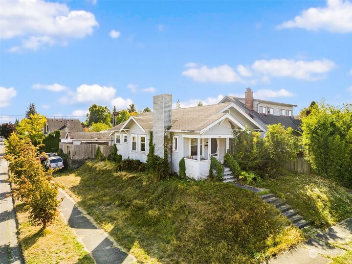 House for sale in Everett: 2920 Victor Place, Everett, WA 98201