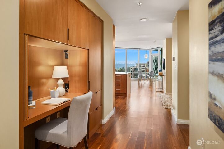 Home for sale in Bellevue: 500 106th Avenue NE 1911, Bellevue, WA 98004