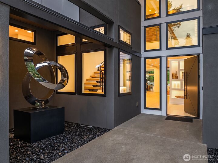 Home for sale in Medina: 7652 NE 12th Street, Medina, WA 98039