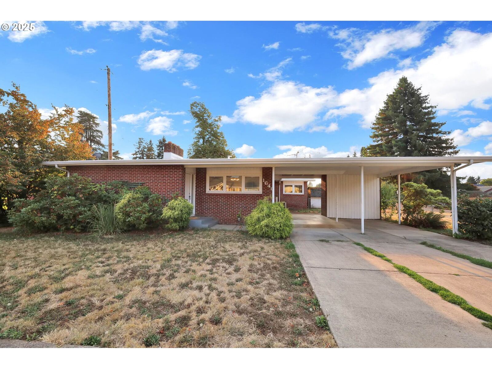 Home for sale in Eugene: 1640 Gilham Rd, Eugene, OR 97401