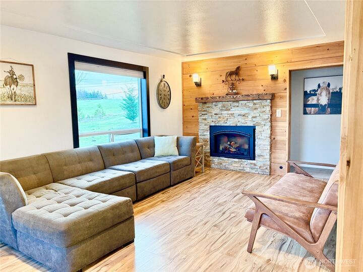 4 bed Ferndale home for sale: 2452 Aldergrove Road, Ferndale, WA 98248