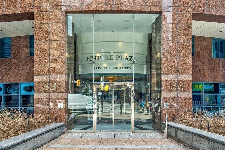 Home for sale in Toronto: 33 University Avenue 207, Toronto, ON M5J 2S7